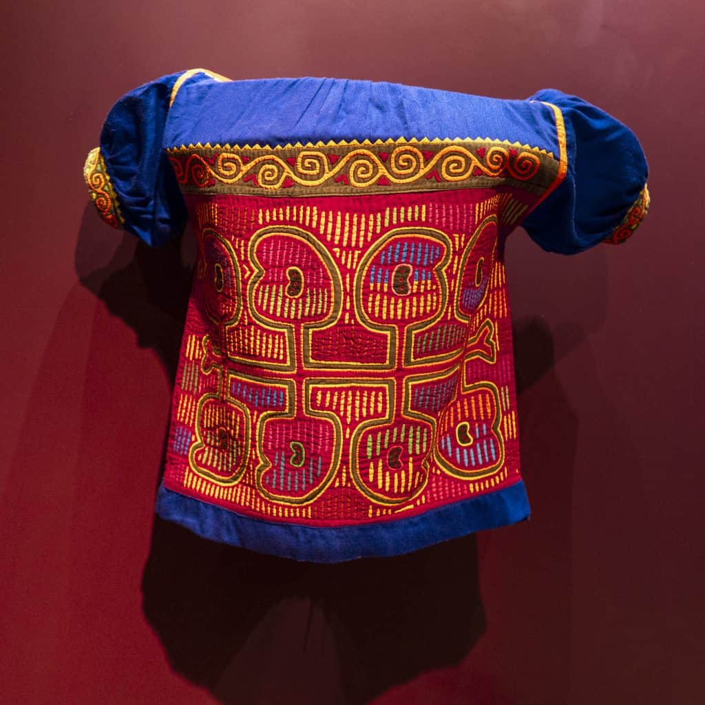 The Museo de la Mola — Explore the Colors of Panama